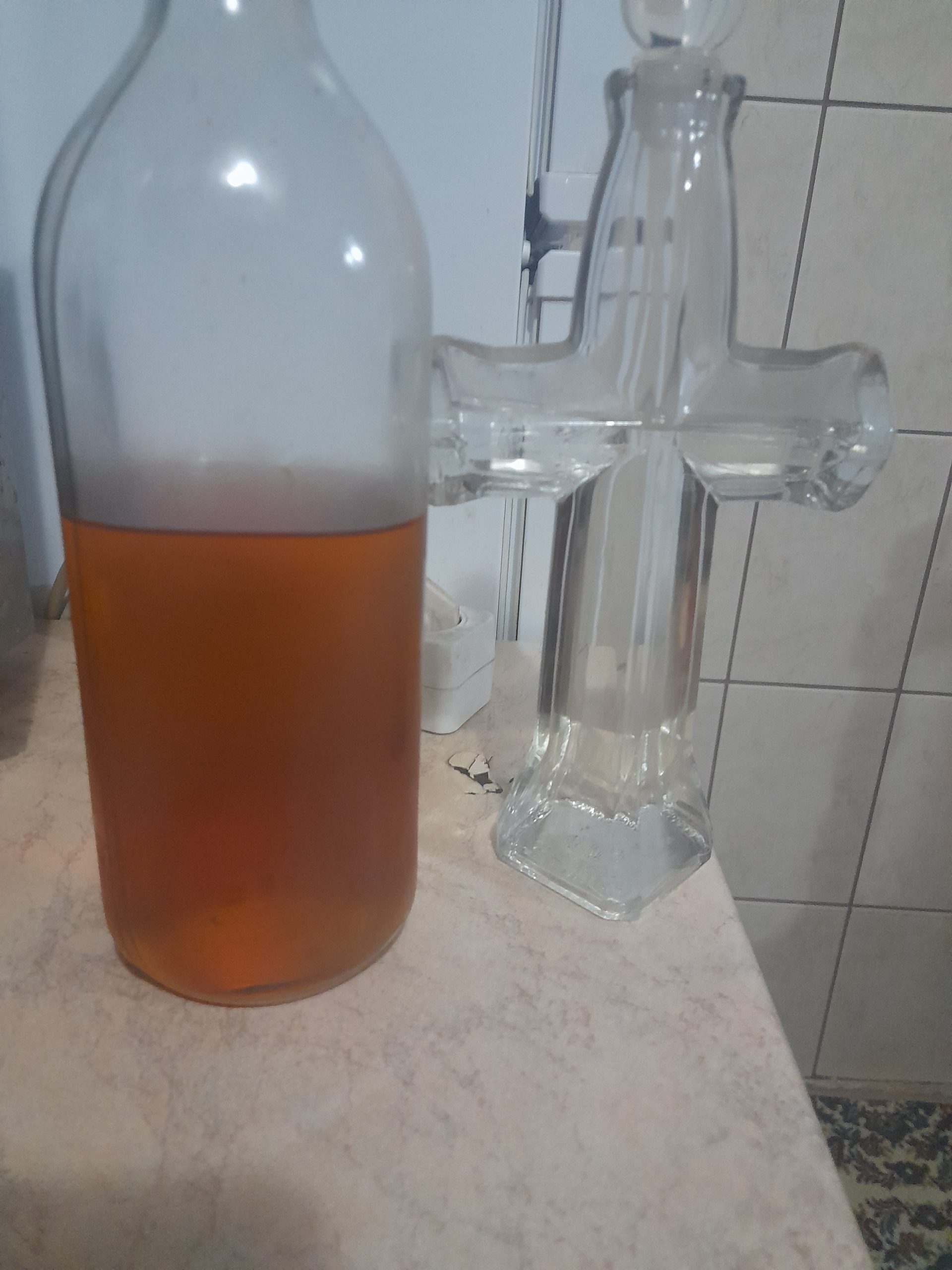 Se prodava bela i zolta lozova rakija 200 denari litar - Петел.мк